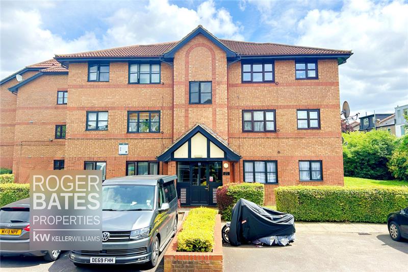 What Makes Roger Bates Different from Other Estate Agents?